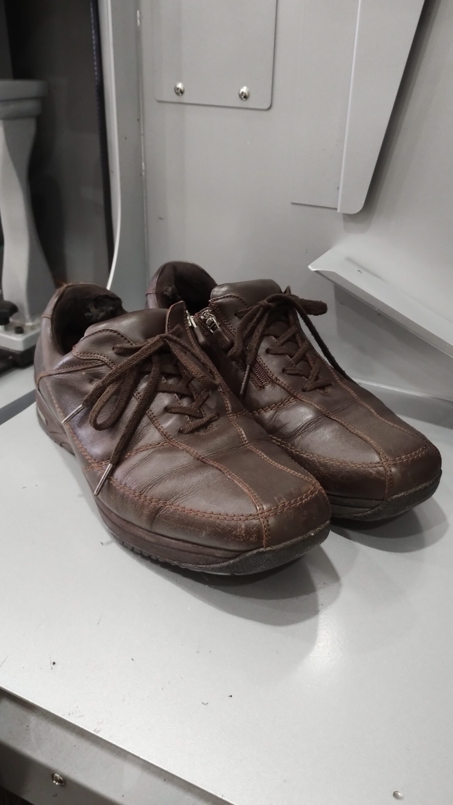 スニーカーソール交換（ヨネックス） | 靴修理 Alterna